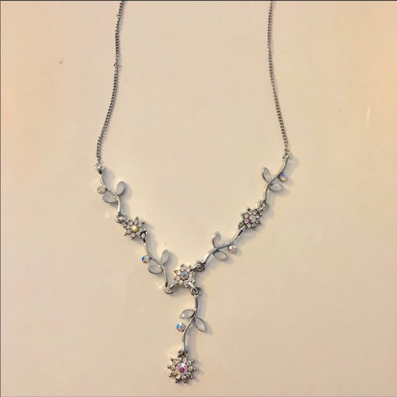 Jewelry | Pendant Necklace With Rhinestone Flower Design | Poshmark